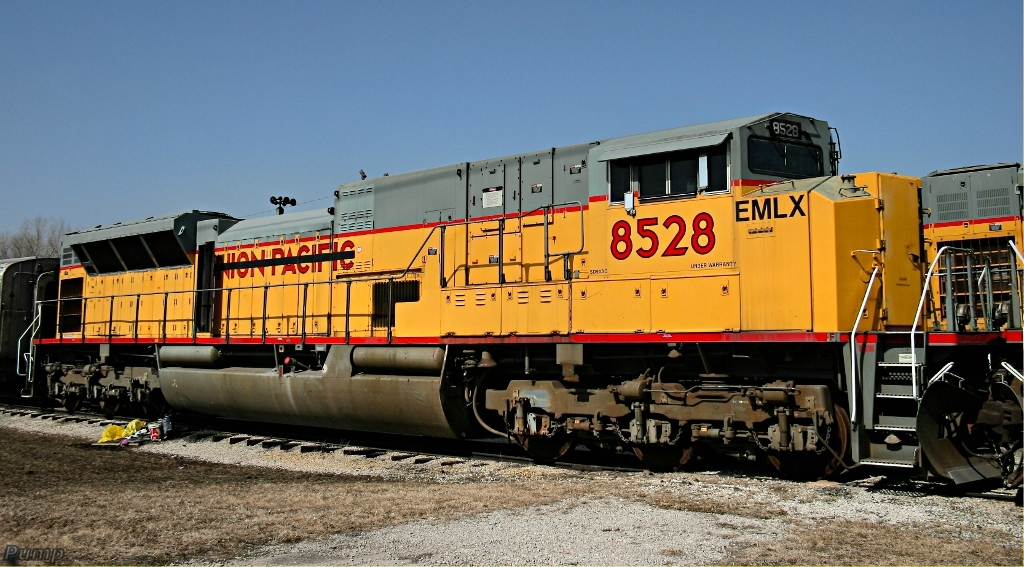 Stored EMLX 8528 - EMD SD90MAC-H2